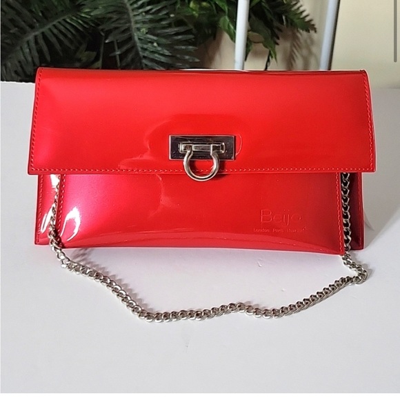 Beijo | Bags | Beijo Patented Leather Red With Horseshoe Latch And ...